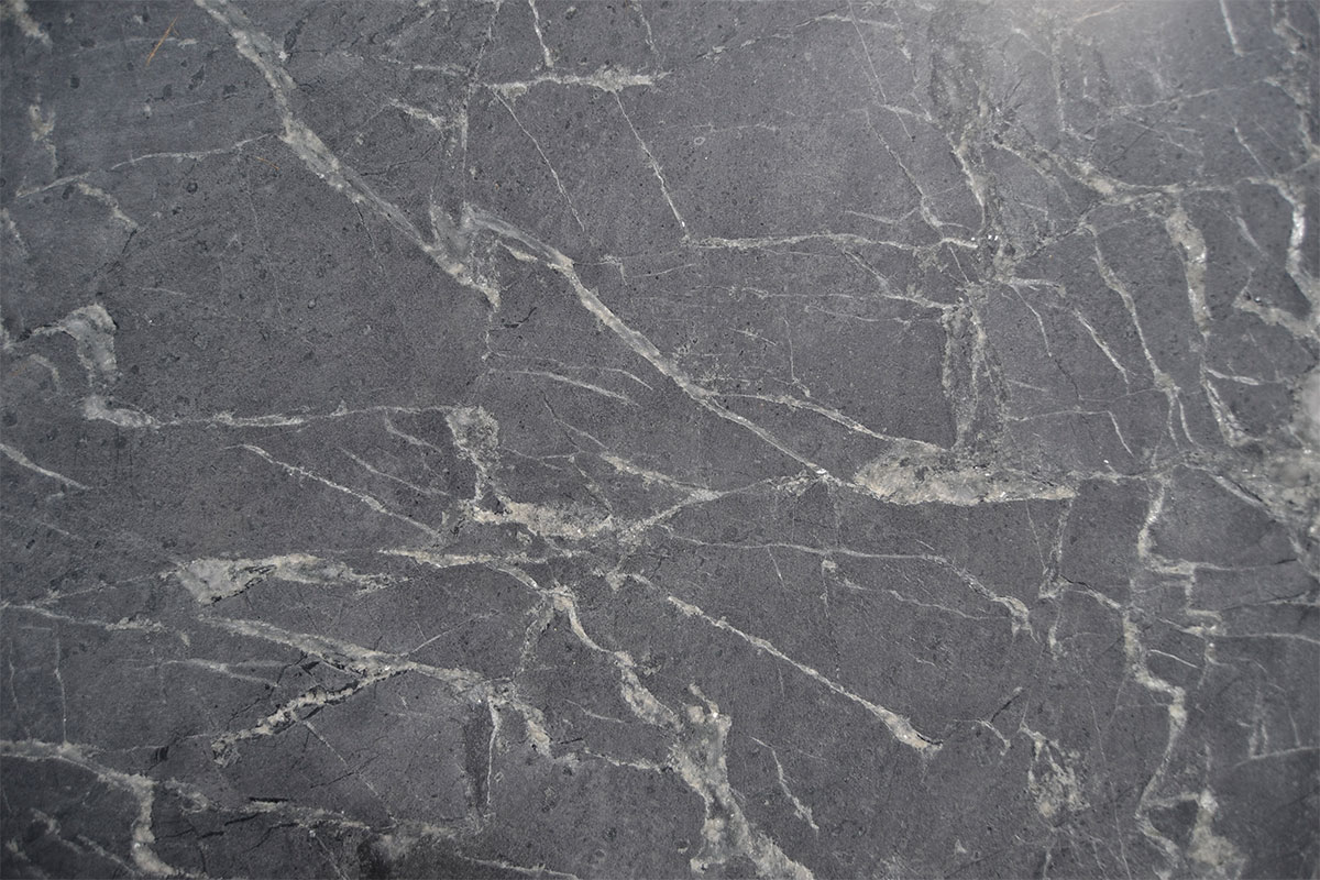SOAPSTONE 220 - Stone Action